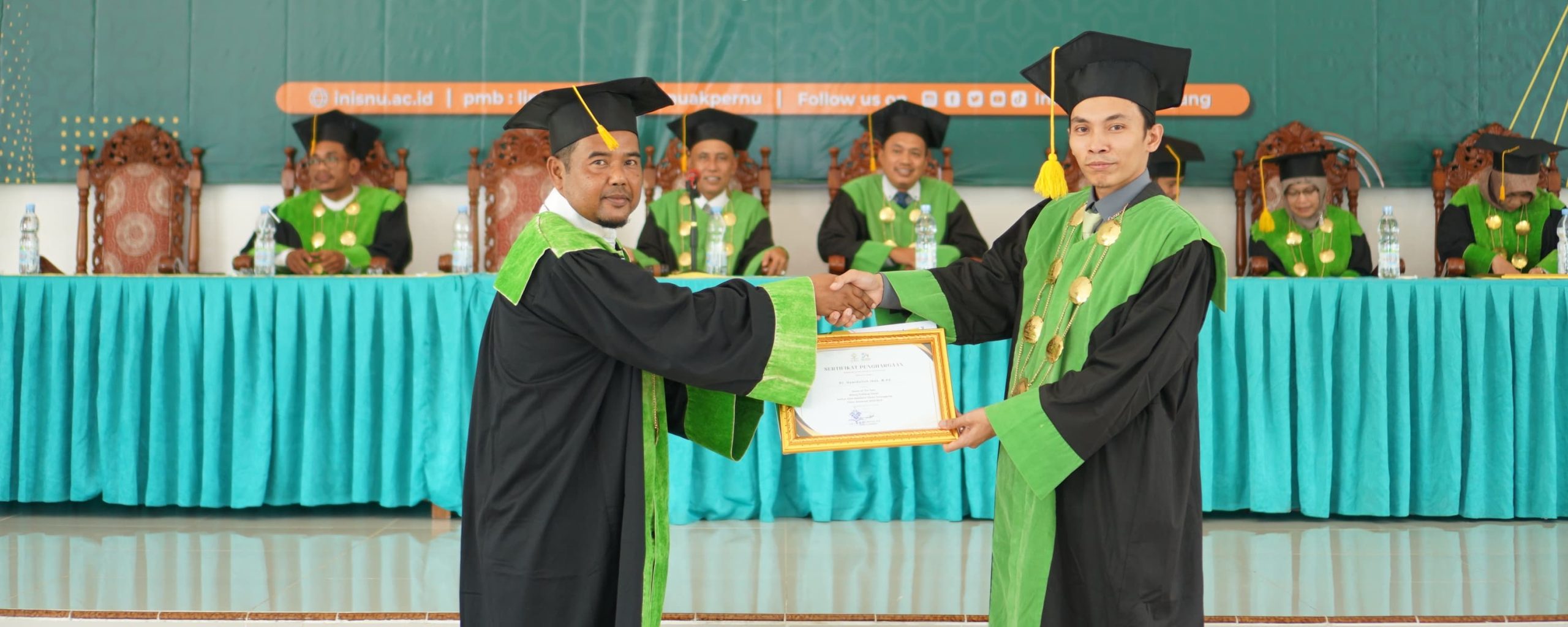 Contoh 100 Ucapan Selamat Wisuda dan Happy Graduation - Distingsi.com ...