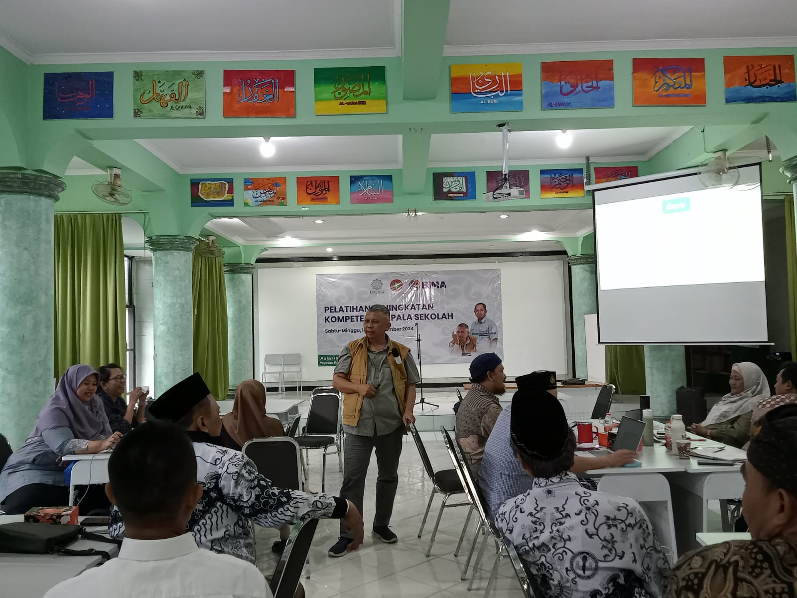 Pelatihan Peningkatan Kompetensi Kepala Sekolah bersama Mitra PGRI Grogol Petamburan - Distingsi ...